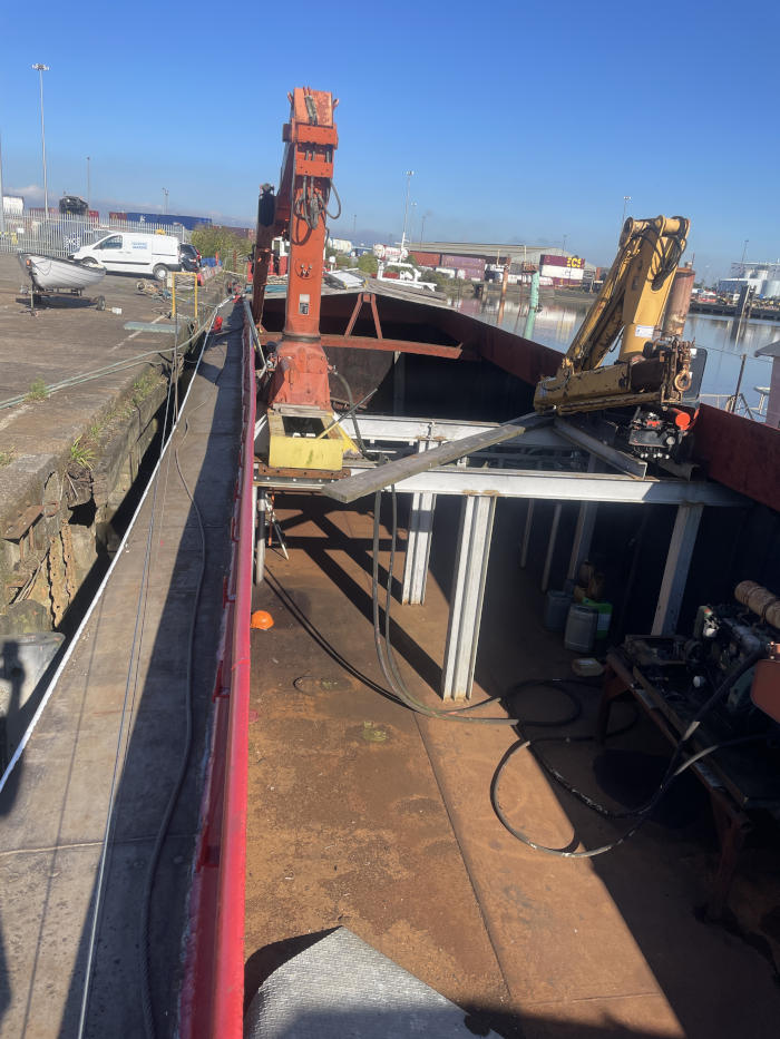 Maritime Solutions: Vessels for Sale: Open Single Hold Barge