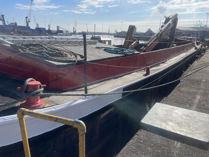 Maritime Solutions: Vessels for Sale: Open Single Hold Barge